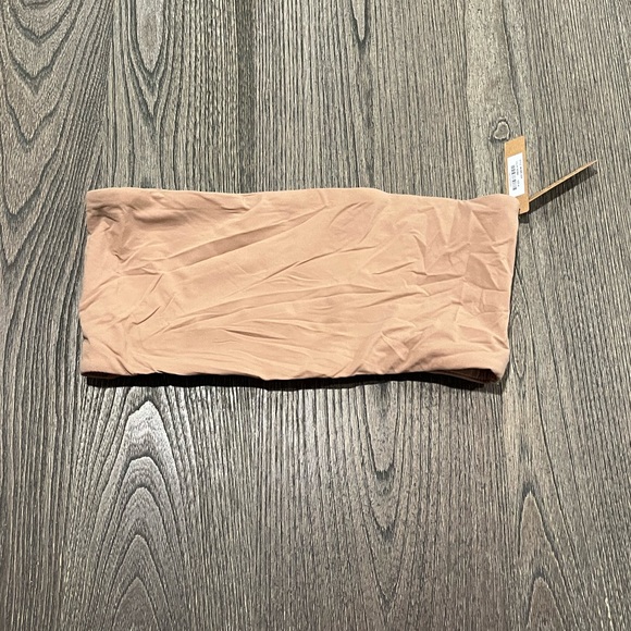 SKIMS | Intimates & Sleepwear | Nwt Skims Fits Everybody Bandeau Bra ...